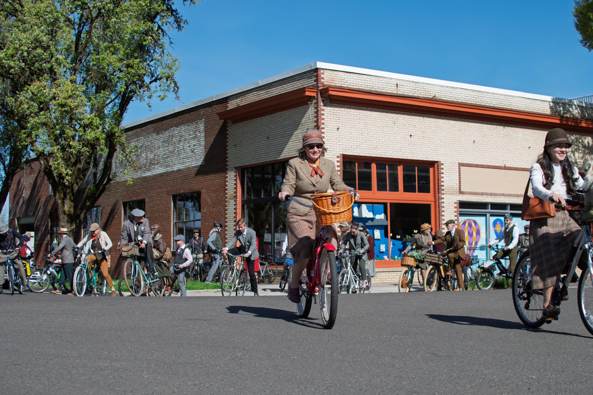 Corvallis Tweed Ride takes vintage style on tour – The Daily Barometer